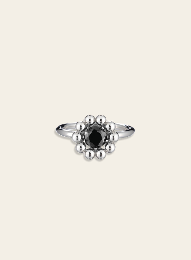 Daisy sormus – Musta kivi – Lumoava